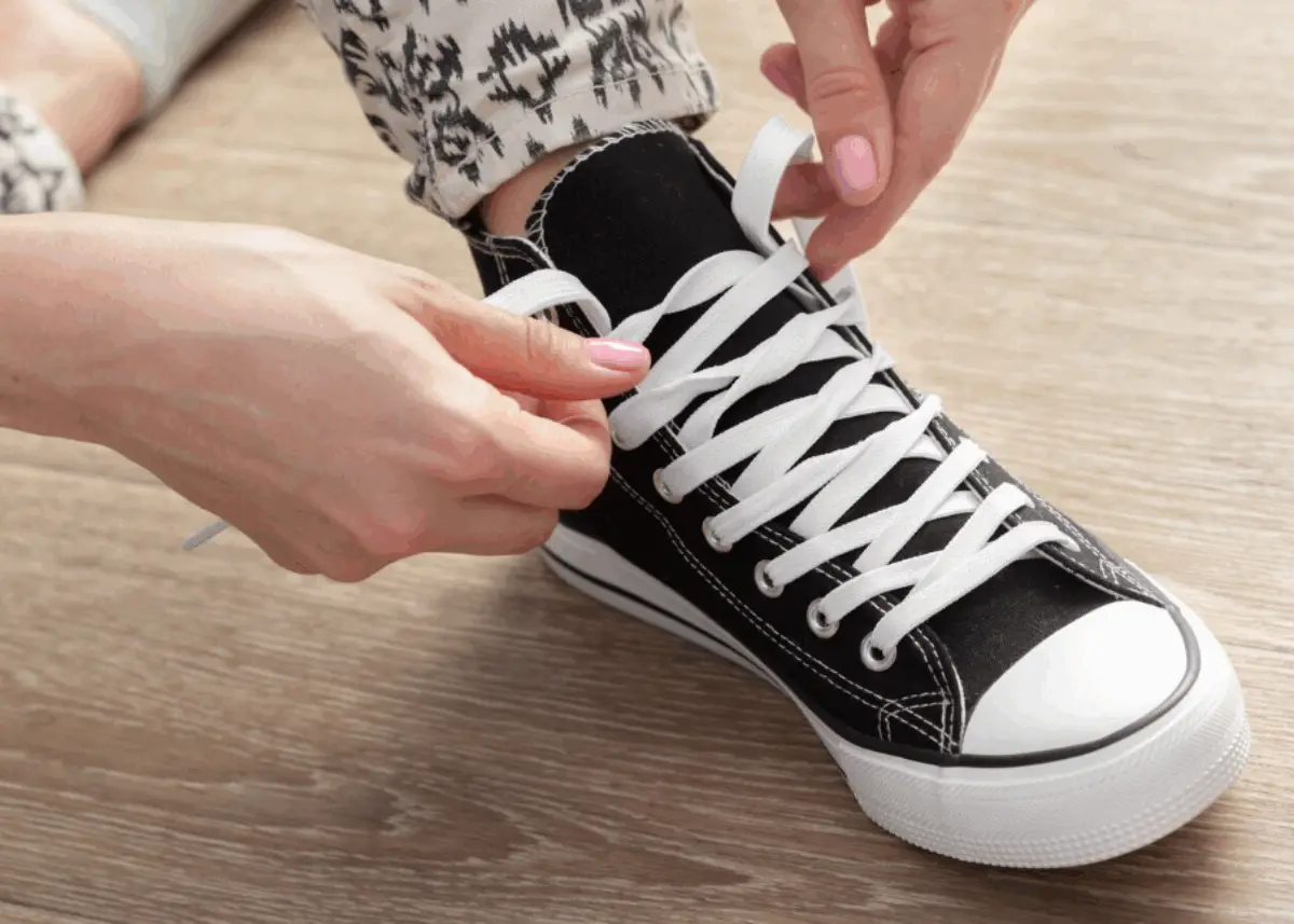 Ternyata Ini Cara Memilih Sepatu Secara Daring untuk Kaki Lebar ...